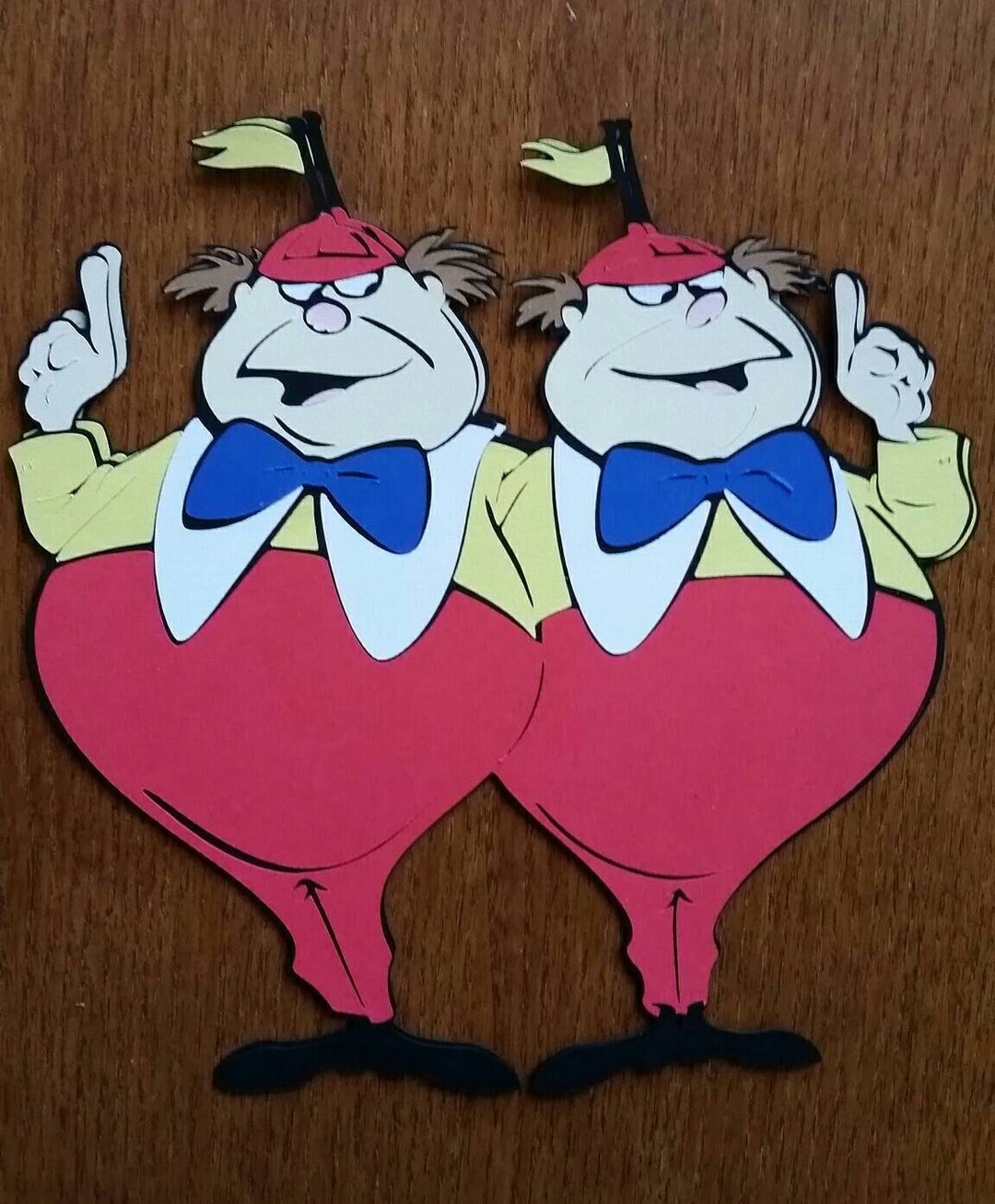 Tweedledum and Tweedledee, Alice in Wonderland Tweedles, Tweedles Die ...