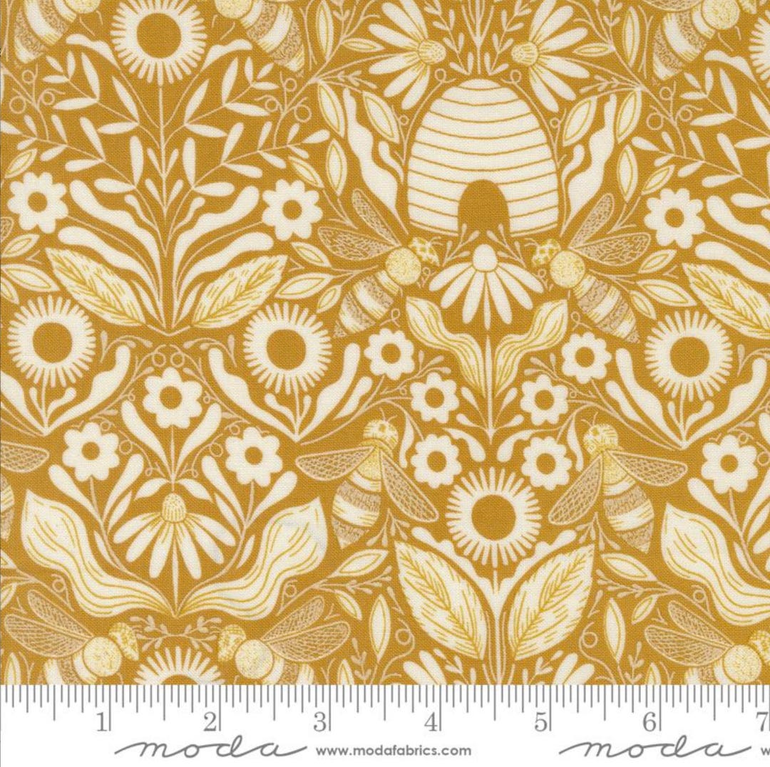 Moda BEE GARDEN - Beehive Damask in Beeswax (48414 14) by Gingiber ...