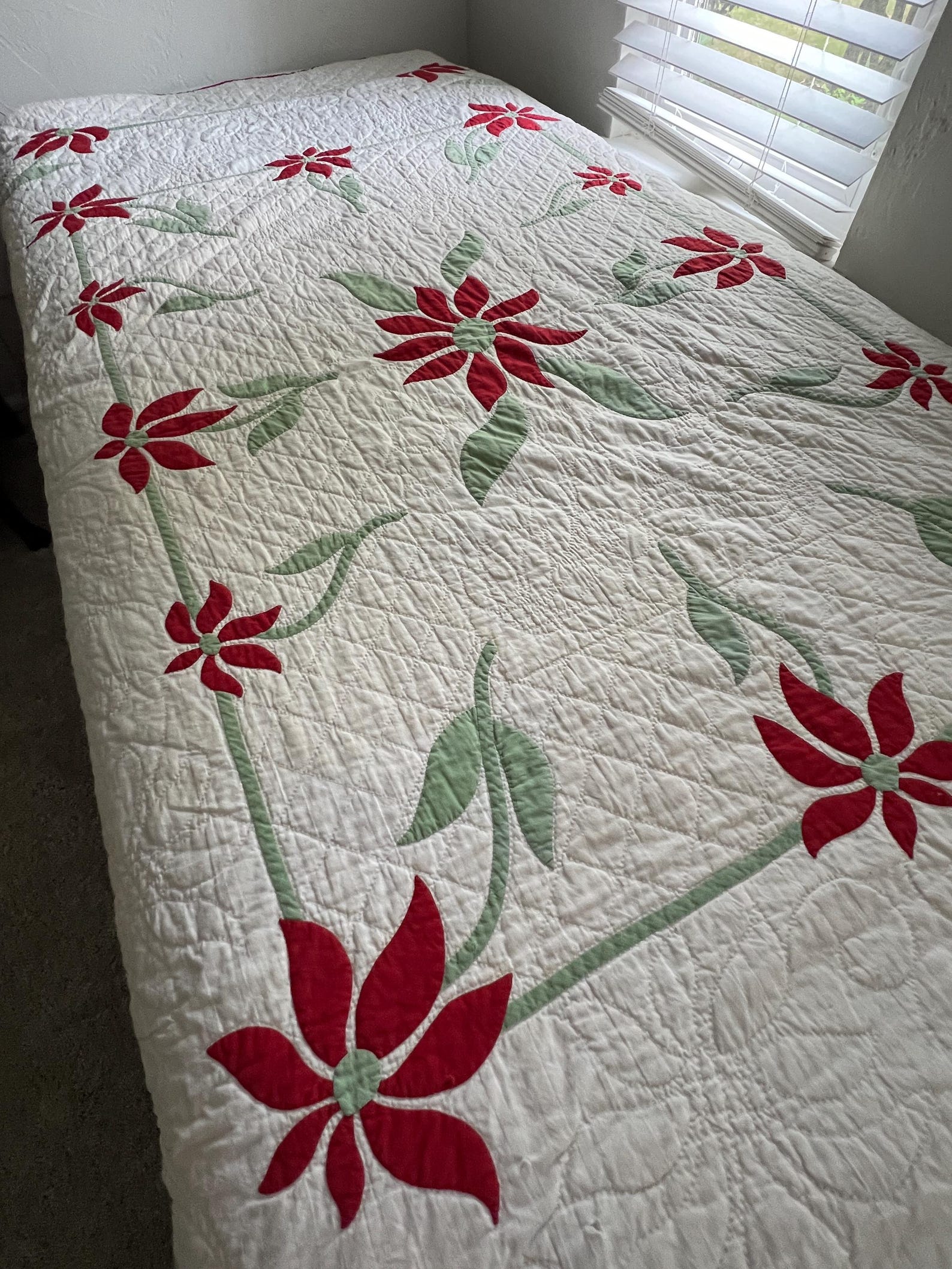 RARE Vintage Appliqué Red Floral Quilt, Hand Quilted, One-of-a-kind ...