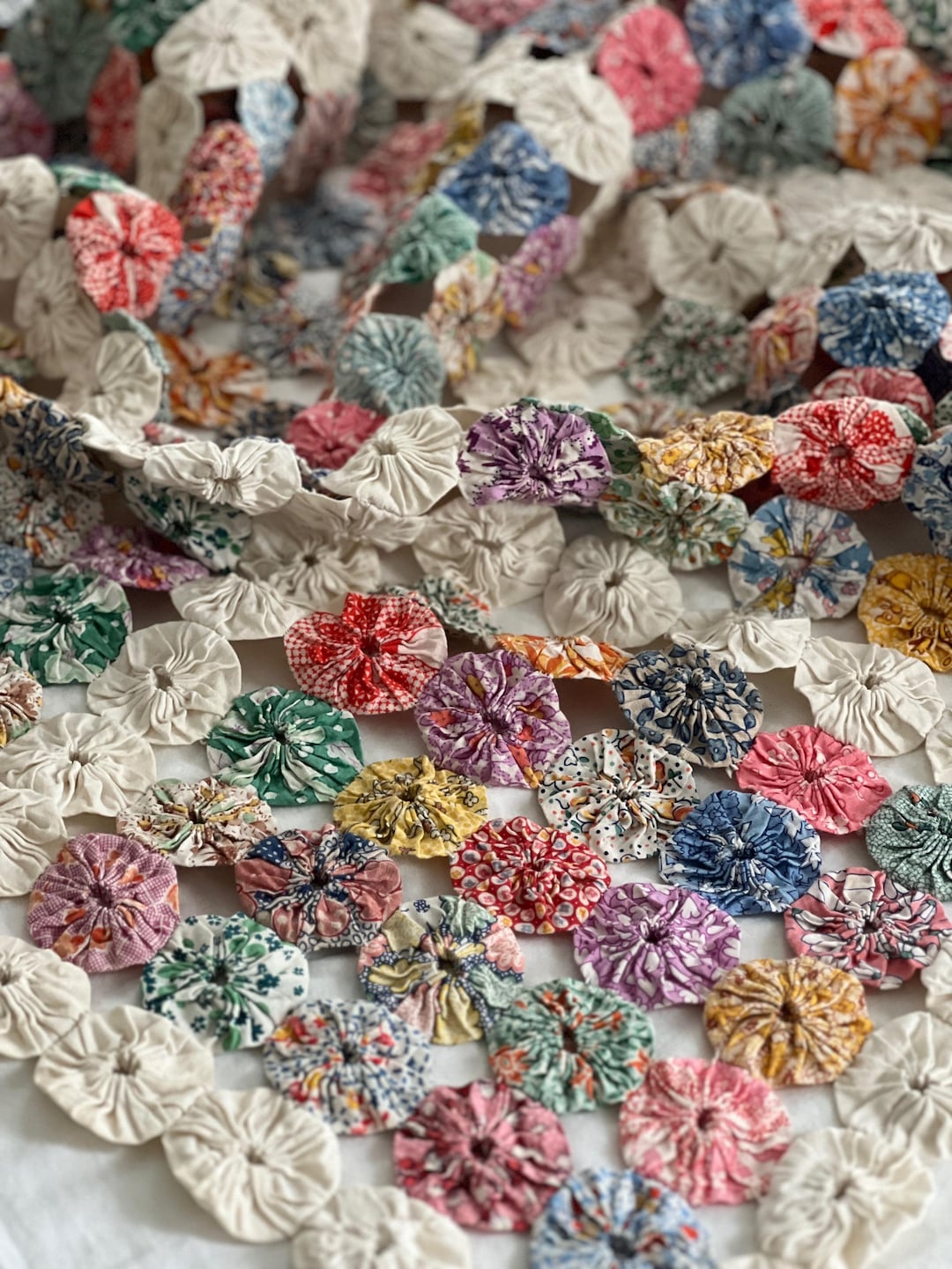 RARE Vintage Yoyo Quilt — Over 2000 Yoyo Pieces! 1940s Hand Made Quilt ...
