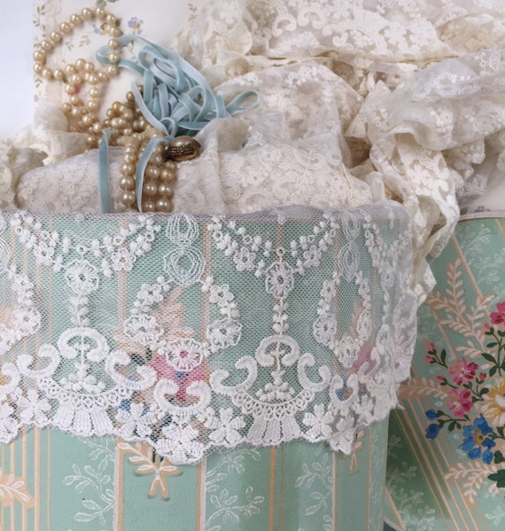 Wide cream lace store