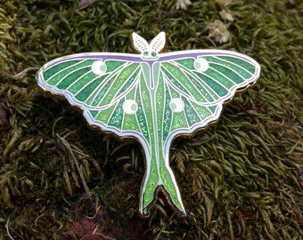 Luna moth pin | Etsy