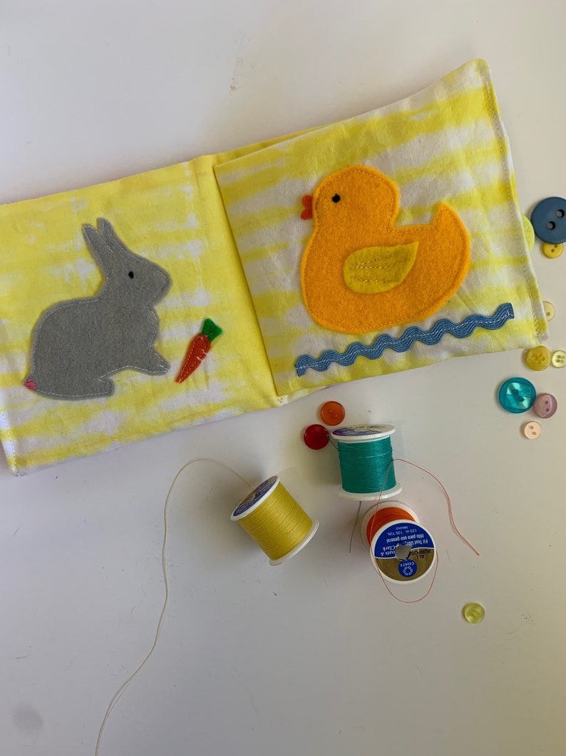 Sensory Book Gift for Baby Tutorial Easy DIY Gift for Baby Baby Sensory ...