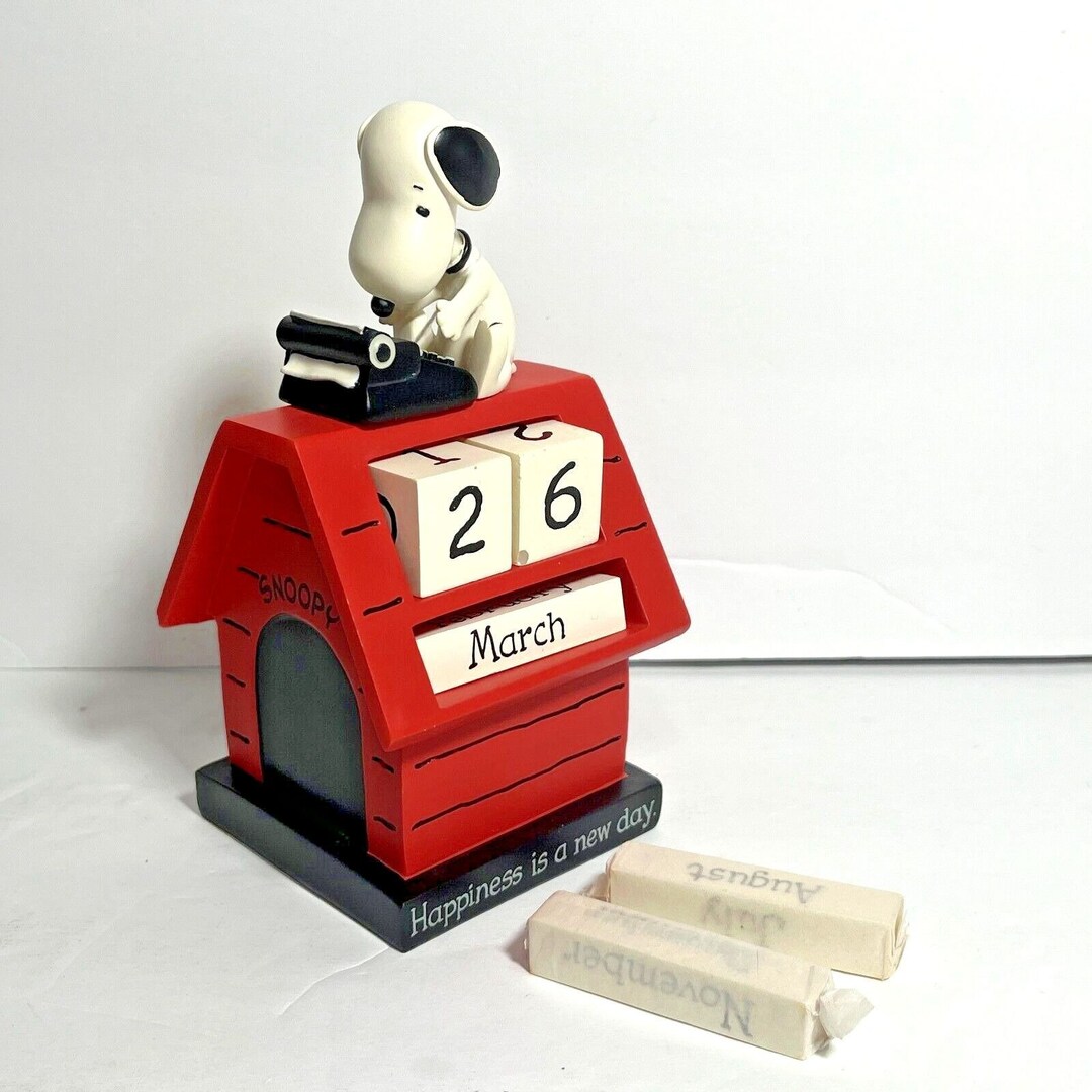 Hallmark Peanuts Snoopy Doghouse Typing Perpetual Calendar Office Desk ...