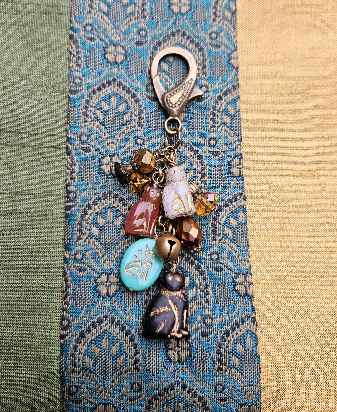 Beaded Cat Purse Charm: Czech Glass, Antiqued Bronze Bells - Etsy