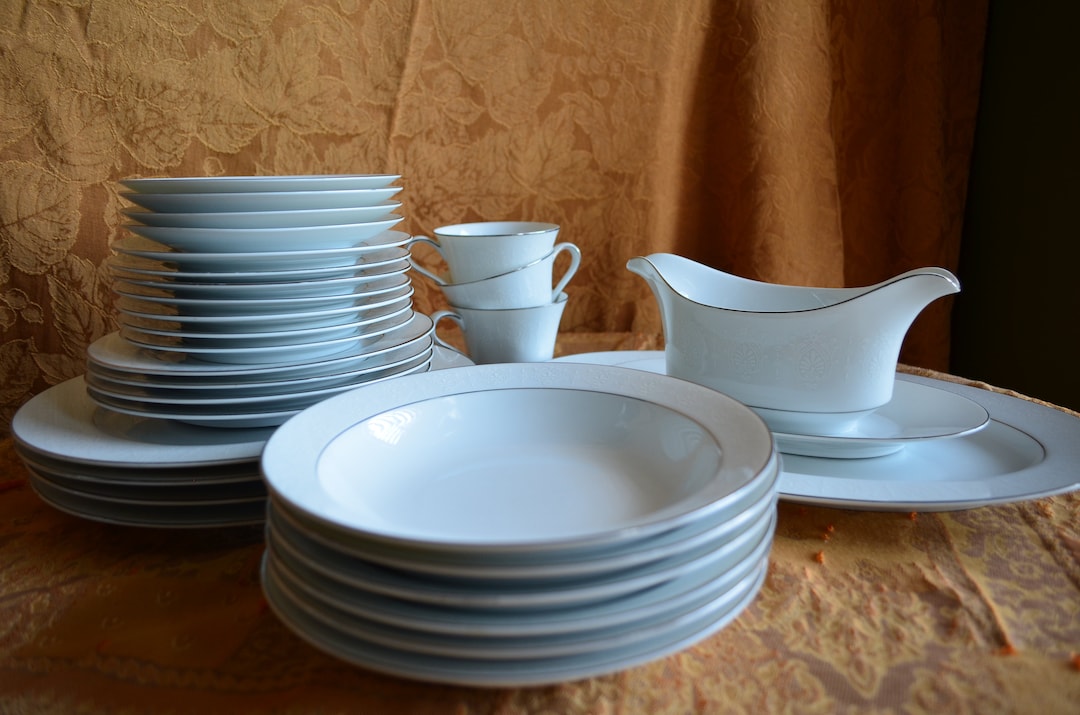 30 Pc Crown Empire China Set, Princess, Dinner Plates, Salad Plates ...