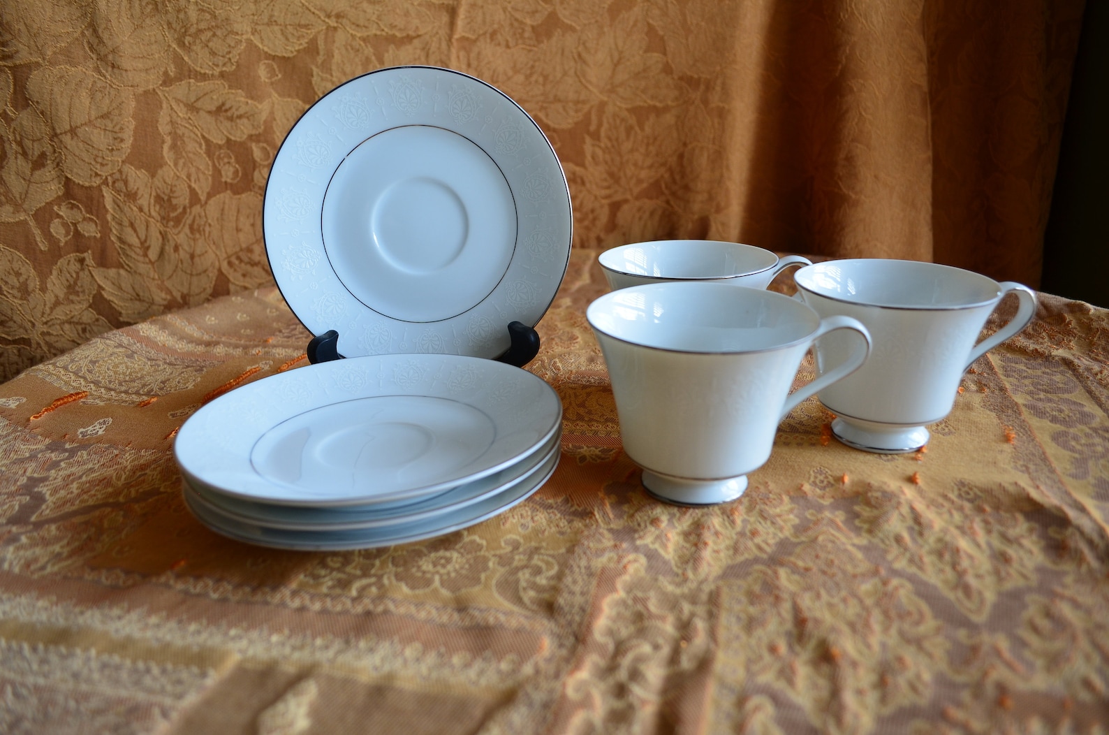 30 Pc Crown Empire China Set, Princess, Dinner Plates, Salad Plates ...
