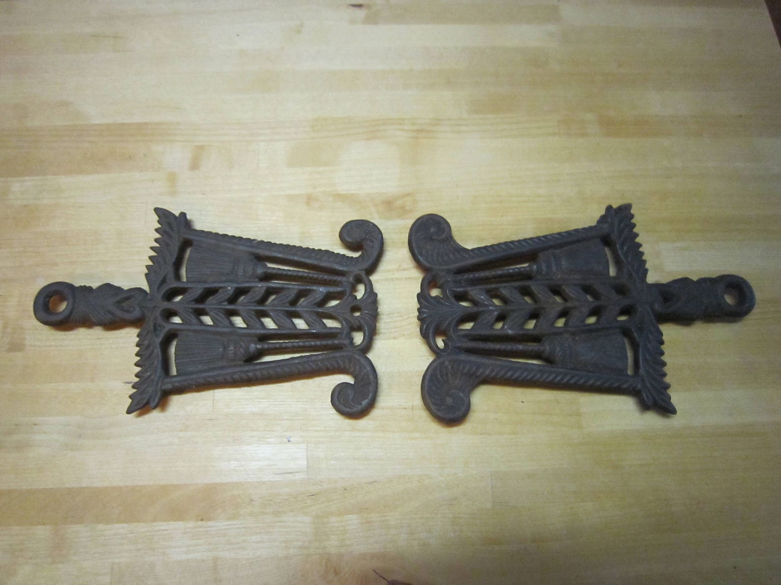 Vintage Cast Iron Trivet Victorian Trivet Tassles and Heart - Etsy