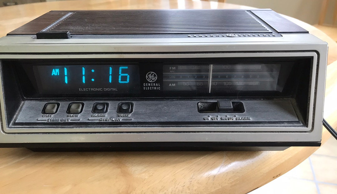Tested Vintage GE General Electric AM/FM Dual Alarm Clock Radio 7-4651A ...