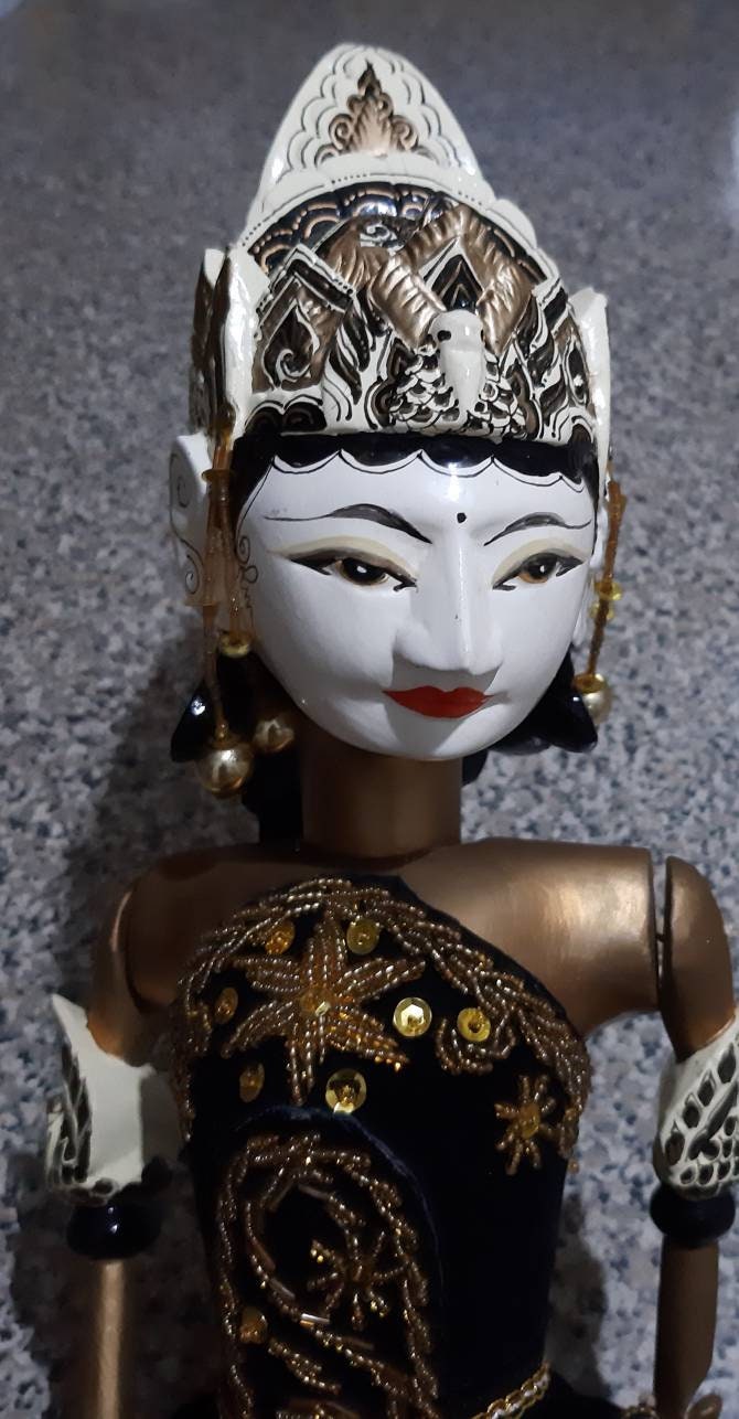 Vintage Indonesian Handmade Wayang Puppets. Rama and Sinta. - Etsy