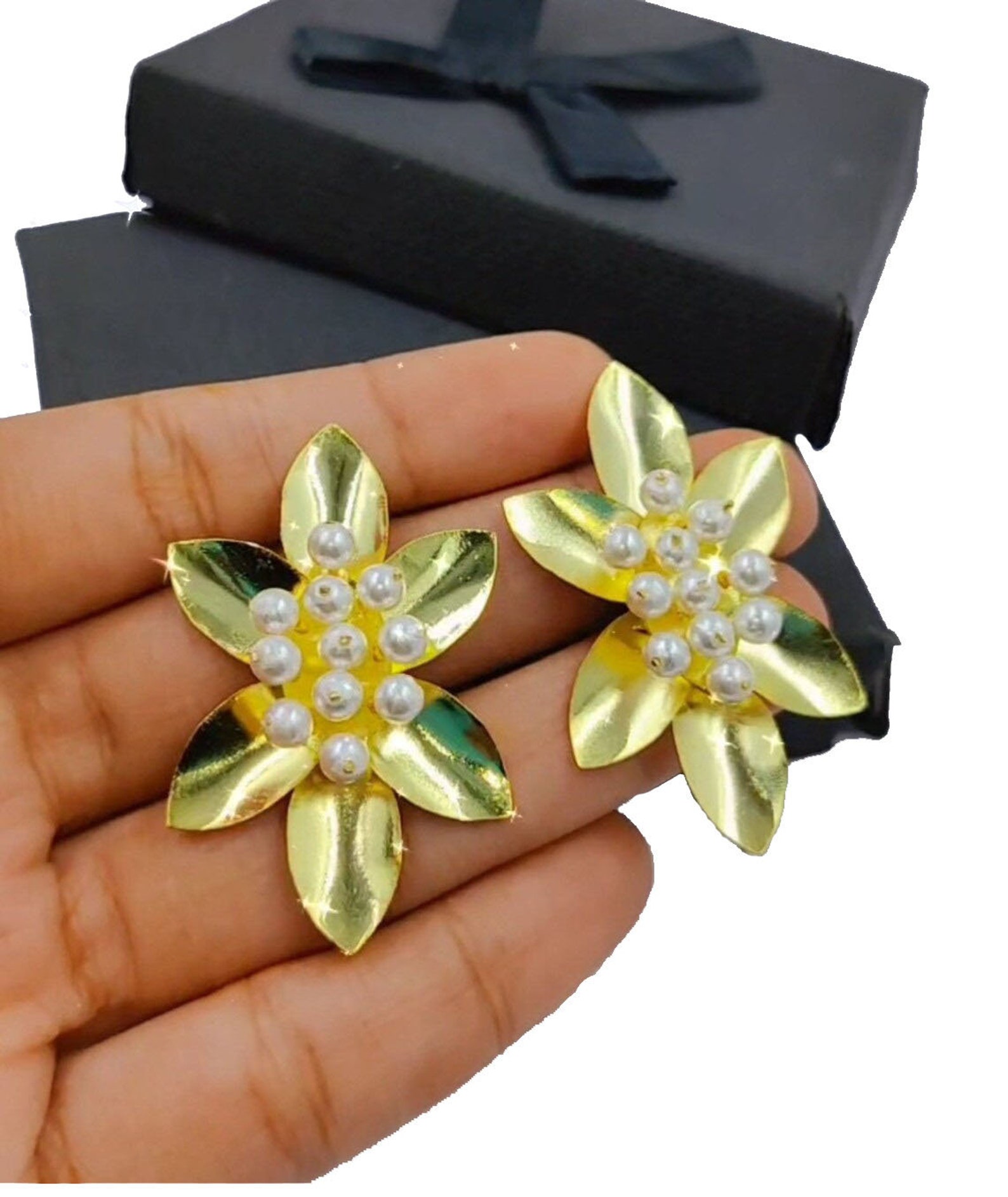 48x27mm 22kt Gold Plated Brushed Ear-post / Pearl Flower Stud Ear-post ...
