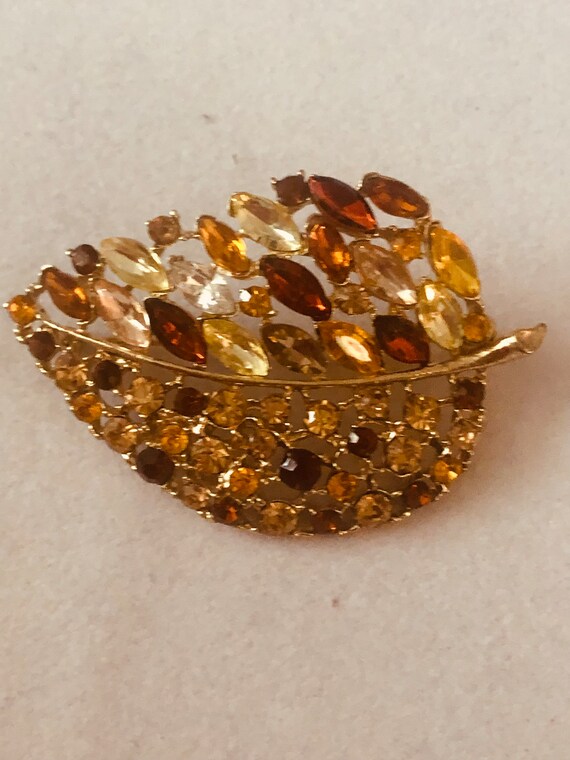 vintage topaz rhinestone leaf - Gem