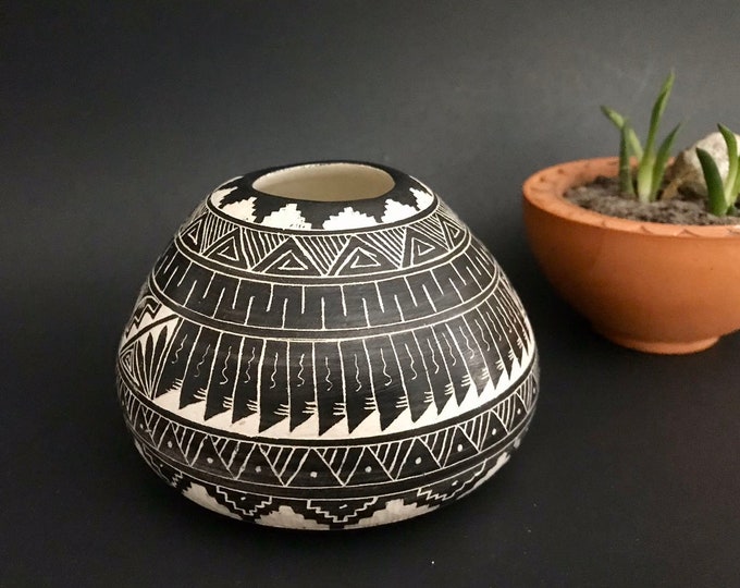 Vintage Navajo Pottery Yabeny Dine Handmade Native American Art Vase ...