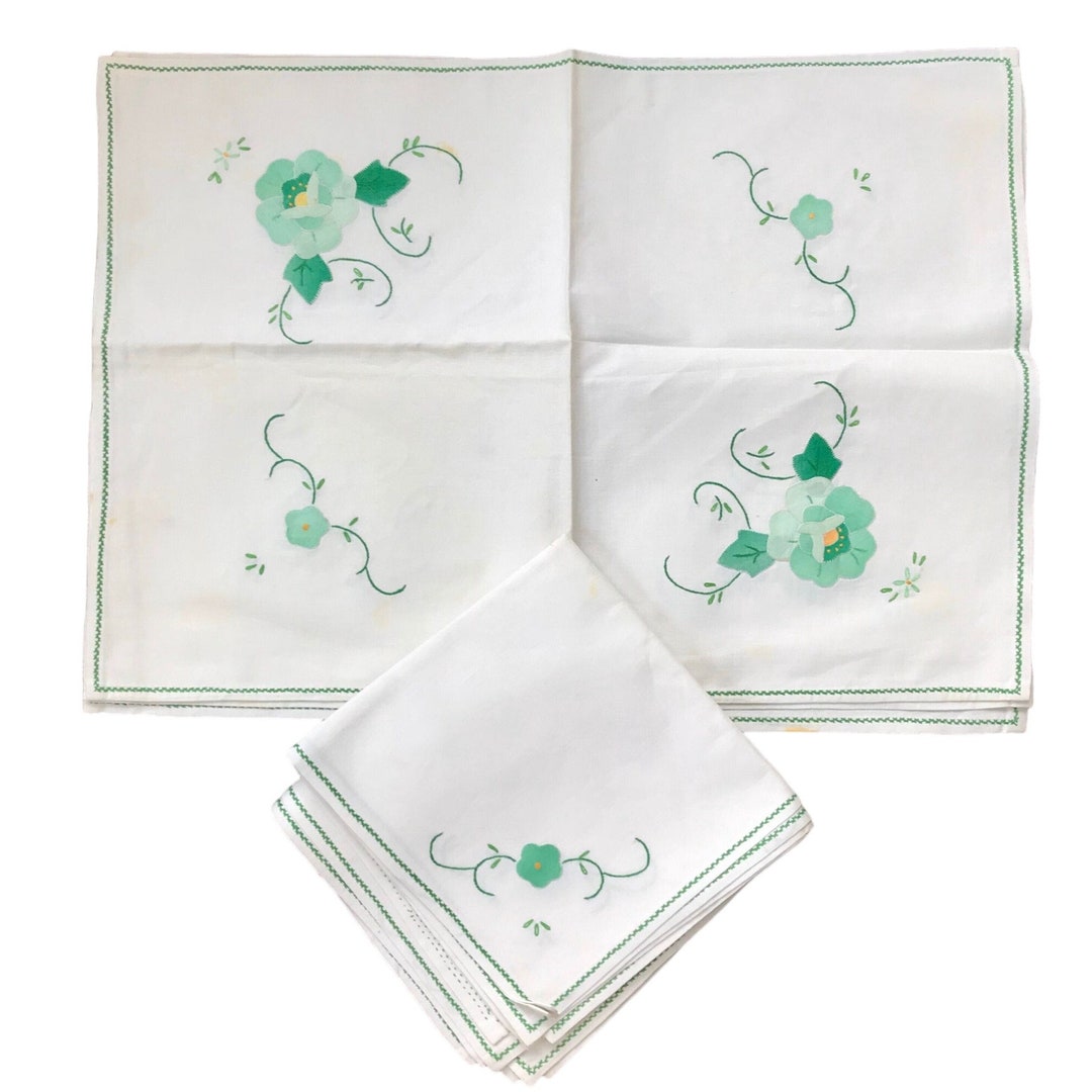 Vintage 1950s Set of Embroidered Napkins & Doilies in Green in White 4 ...
