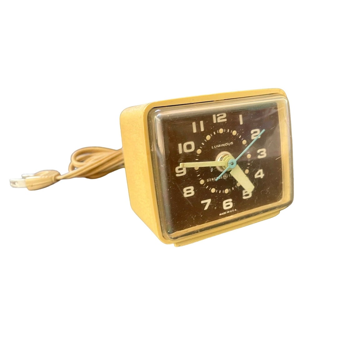 Vintage Luminous General Electric Table Clock Model 7371 Vintage ...
