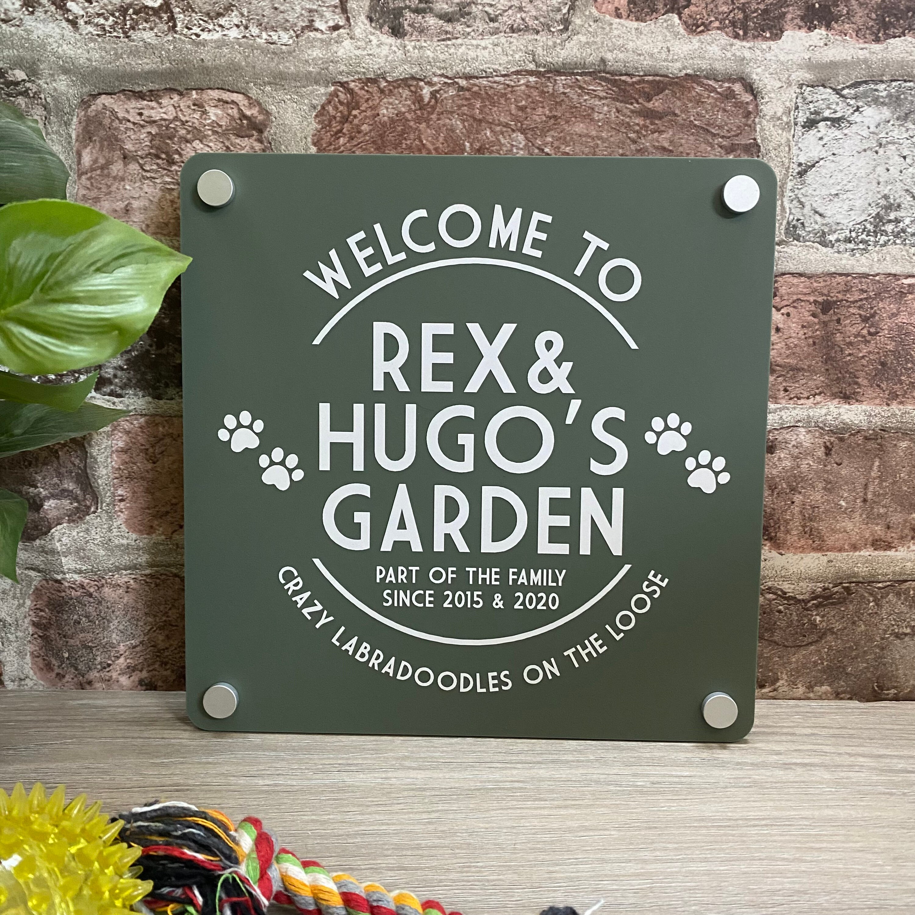 Welcome to 'your Dogs' Garden Sign | Personalised Sign | Dogs | Pets ...