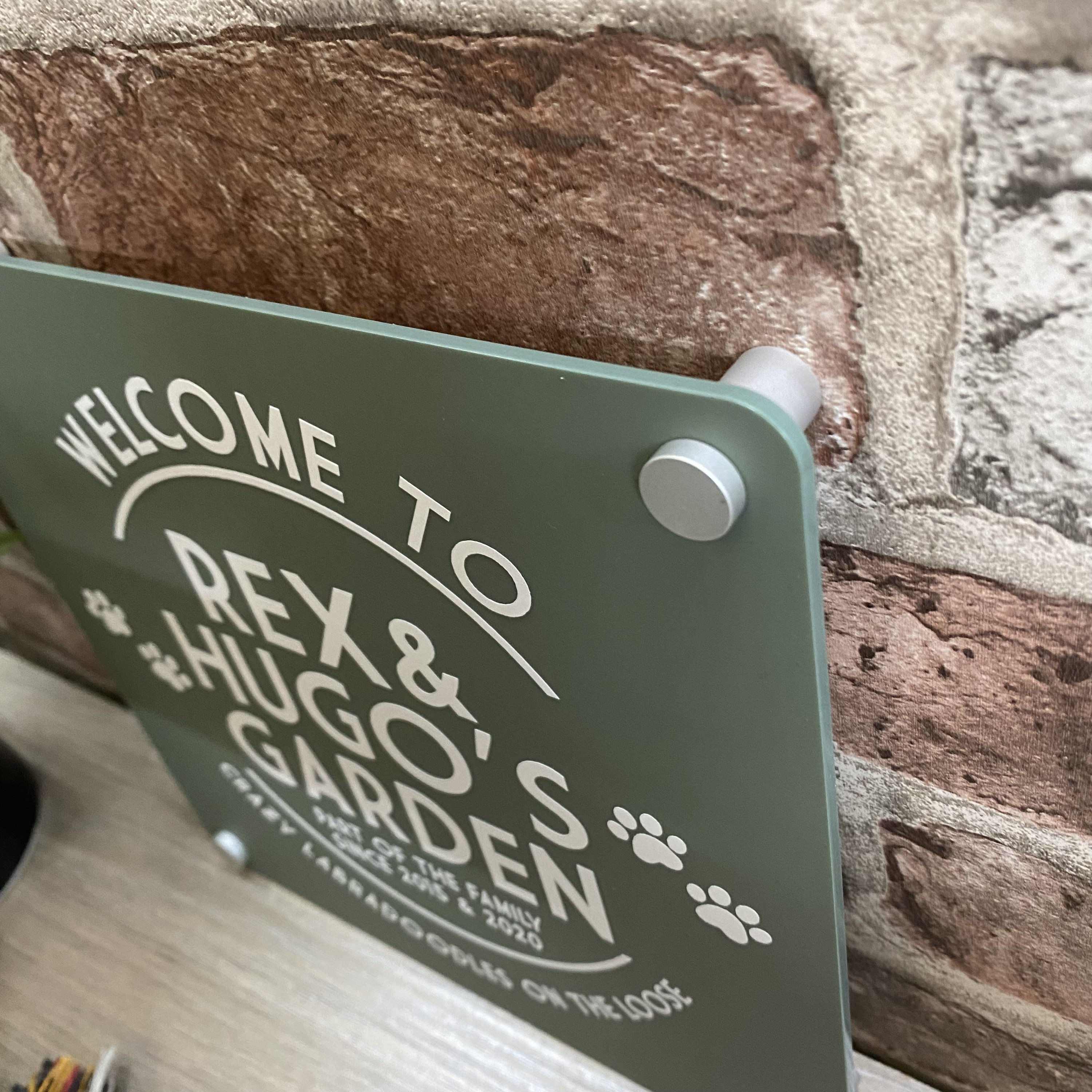 Welcome to 'your Dogs' Garden Sign | Personalised Sign | Dogs | Pets ...