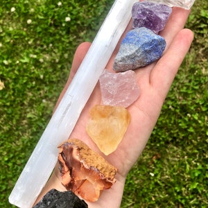 Raw Crystal 7 Chakra Set With Selenite Wand - Raw Crystals - Chakra ...