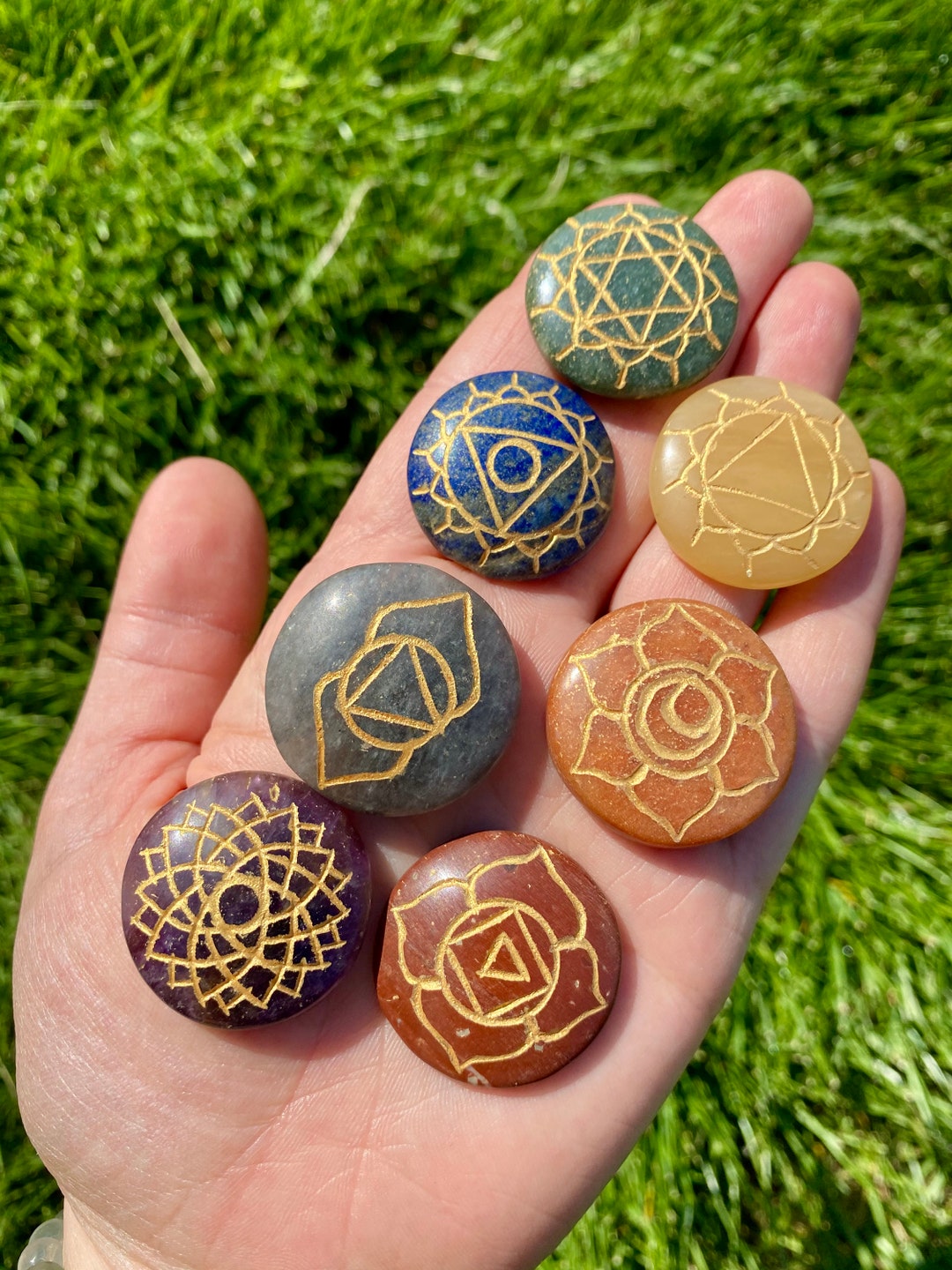 Round Seven Chakra Stones - Worry Stones Engraved Chakra Set - 7 Chakra ...