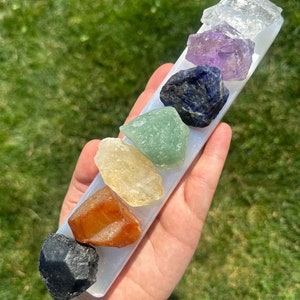 Raw Crystal 7 Chakra Set With Selenite Plate - Chakra Kit - Crystals ...