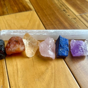 Raw Crystal 7 Chakra Set With Selenite Wand - Raw Crystals - Chakra ...