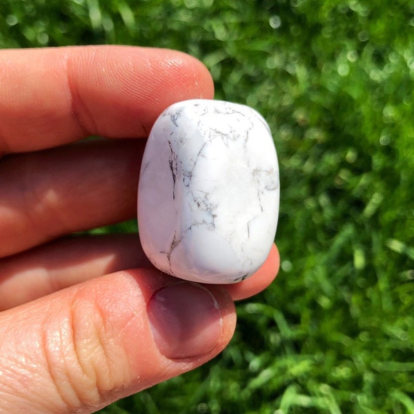 Howlite Crystal - Etsy