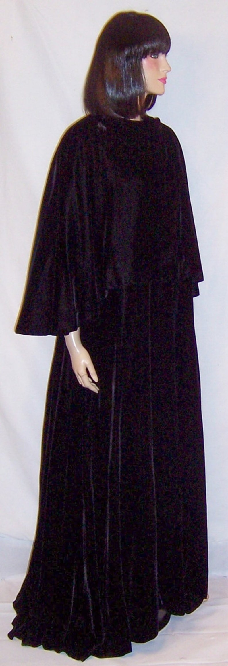 Victor Costa Black Velvet Floor Length Evening Cloak With Attached ...