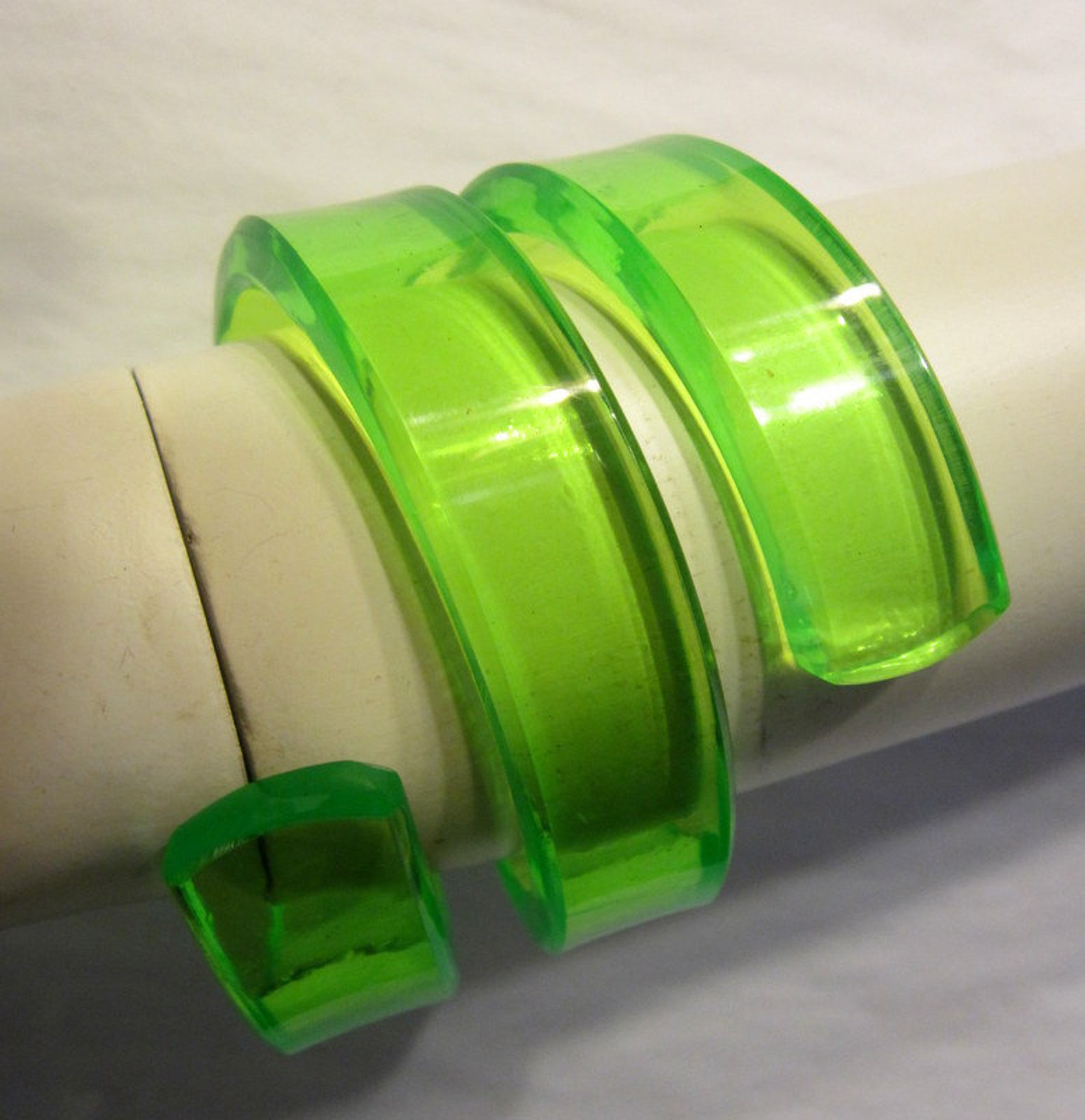 1970's Vintage Neon Green Lucite Double-coil Bracelet - Etsy