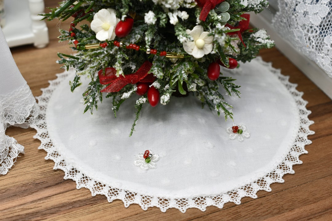 Miniature Christmas Tree Skirt, 4.50 Inch Diameter, 1 12 Scale ...