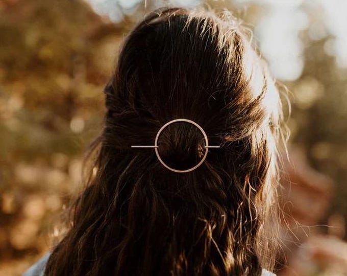 Minimalist Metal Hair Pin - Gives Your Hair That Chic Elegant Look ...