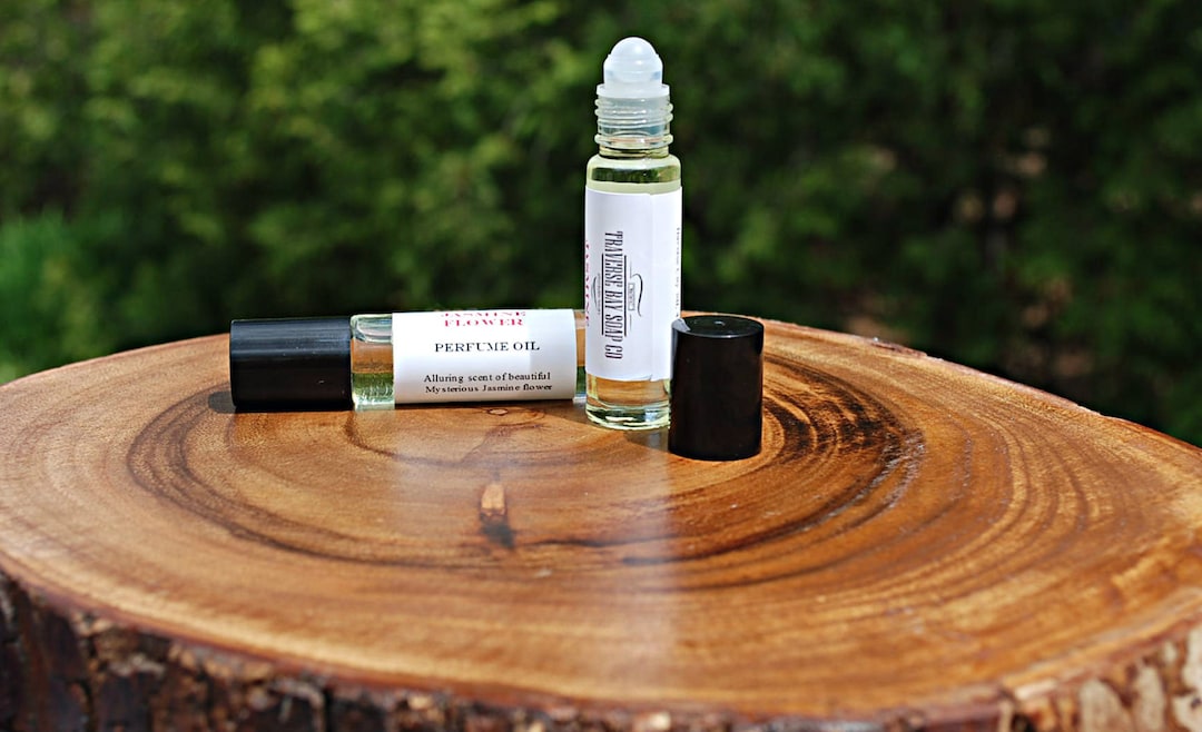 Jasmine Flower Perfume Oil. the Alluring Scent of the Beautiful Jasmine ...