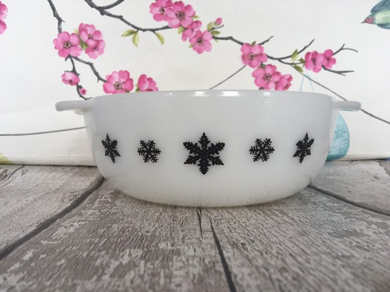 Snowflake pattern vintage JAJ pyrex easygrip casserole medium | Etsy