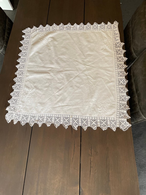 Small White Table Cloth With Fancy Lace Edge Vintage Tablecloth Etsy UK