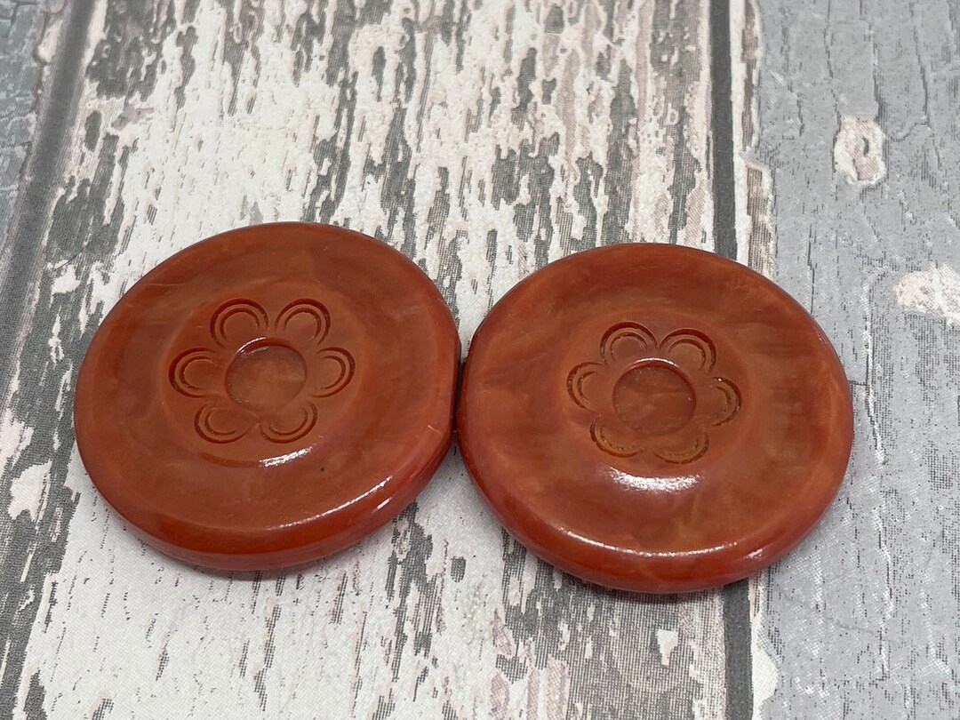 Galalith Two Part Belt Buckle in Rust With a Daisy Pattern - Etsy