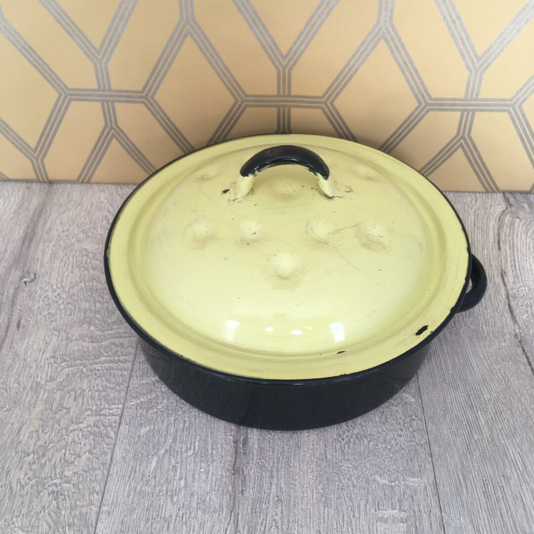 Pastel Yellow and Black Enamel Roaster Pan or Casserole Dish With Self ...