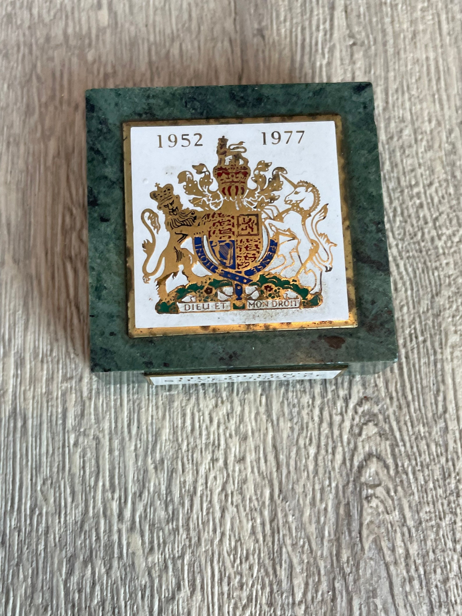 Queen Elizabeth II Silver Jubilee Paperweight British Royal - Etsy