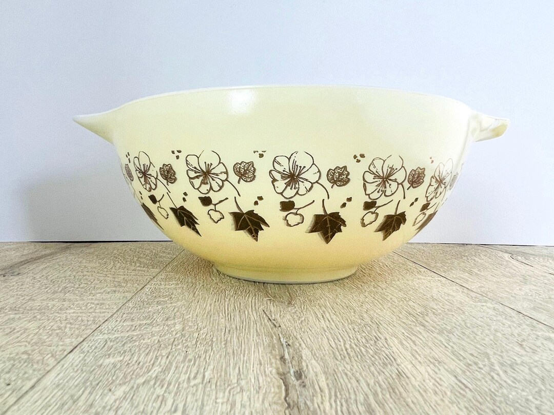 JAJ Pyrex Wild Rose Mixing Bowl – Cream & Gold Cinderella Shape With ...