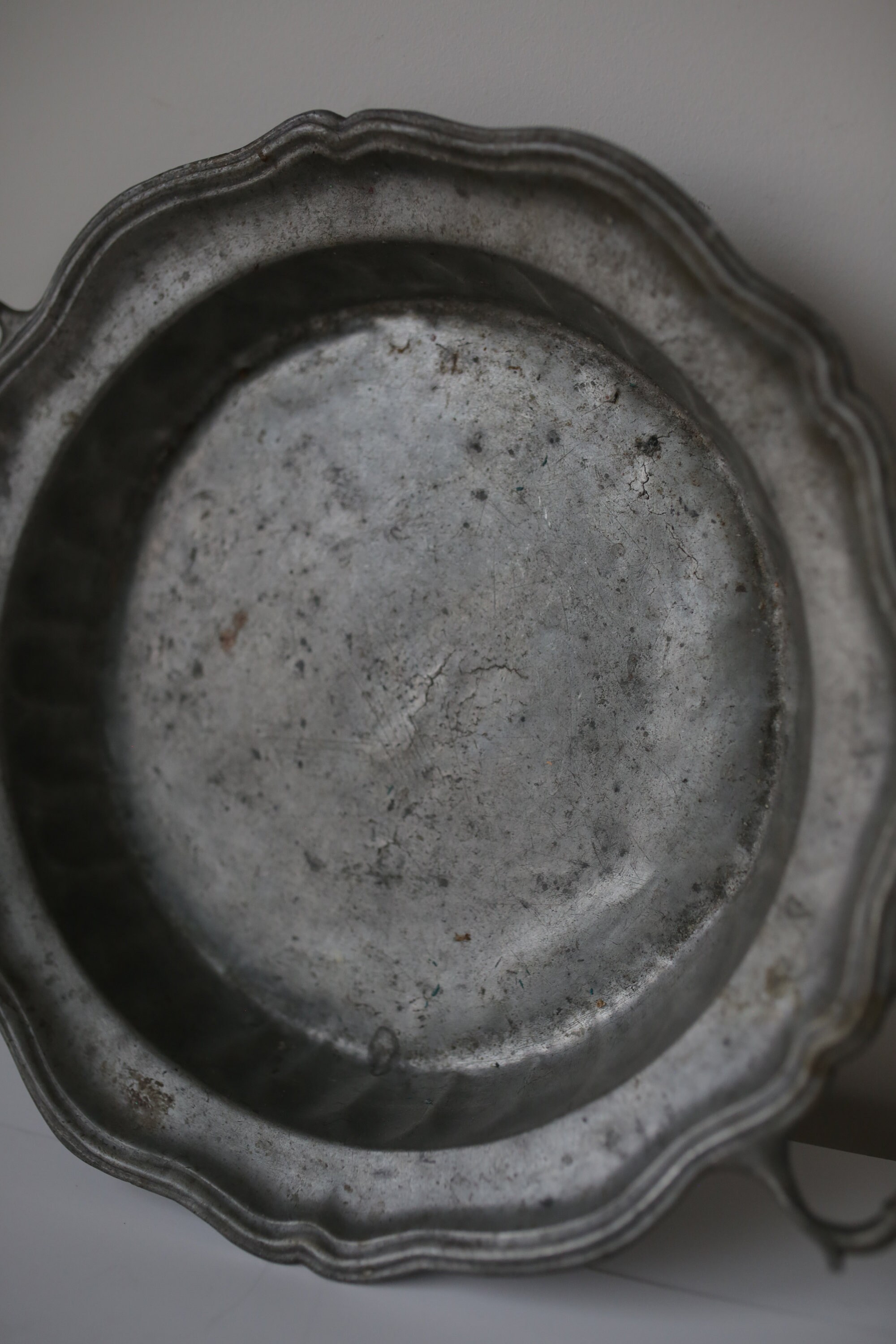 Antique Pewter 2 Handled Serving Dish With Fluted Edges, Deep Patina ...