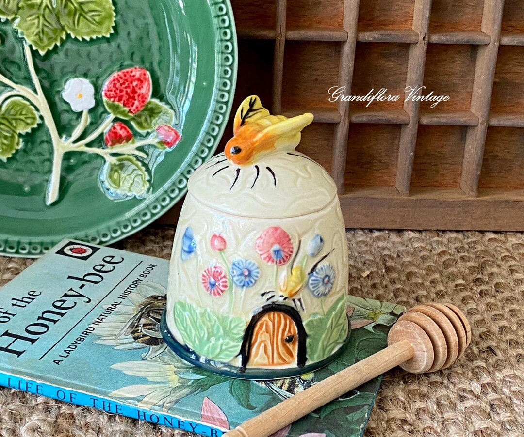 A Cute Vintage 1950s Majolica Honey Pot or Jar, Bee Finial, Art Pottery ...