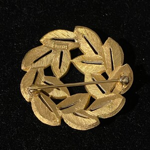 Vintage Trifari Gold Tone & White Enamel Wreath Circle Pin - Etsy