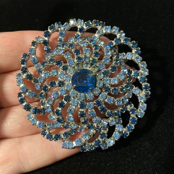 Large Vintage Blue Rhinestone Round Flower Pin - Gem