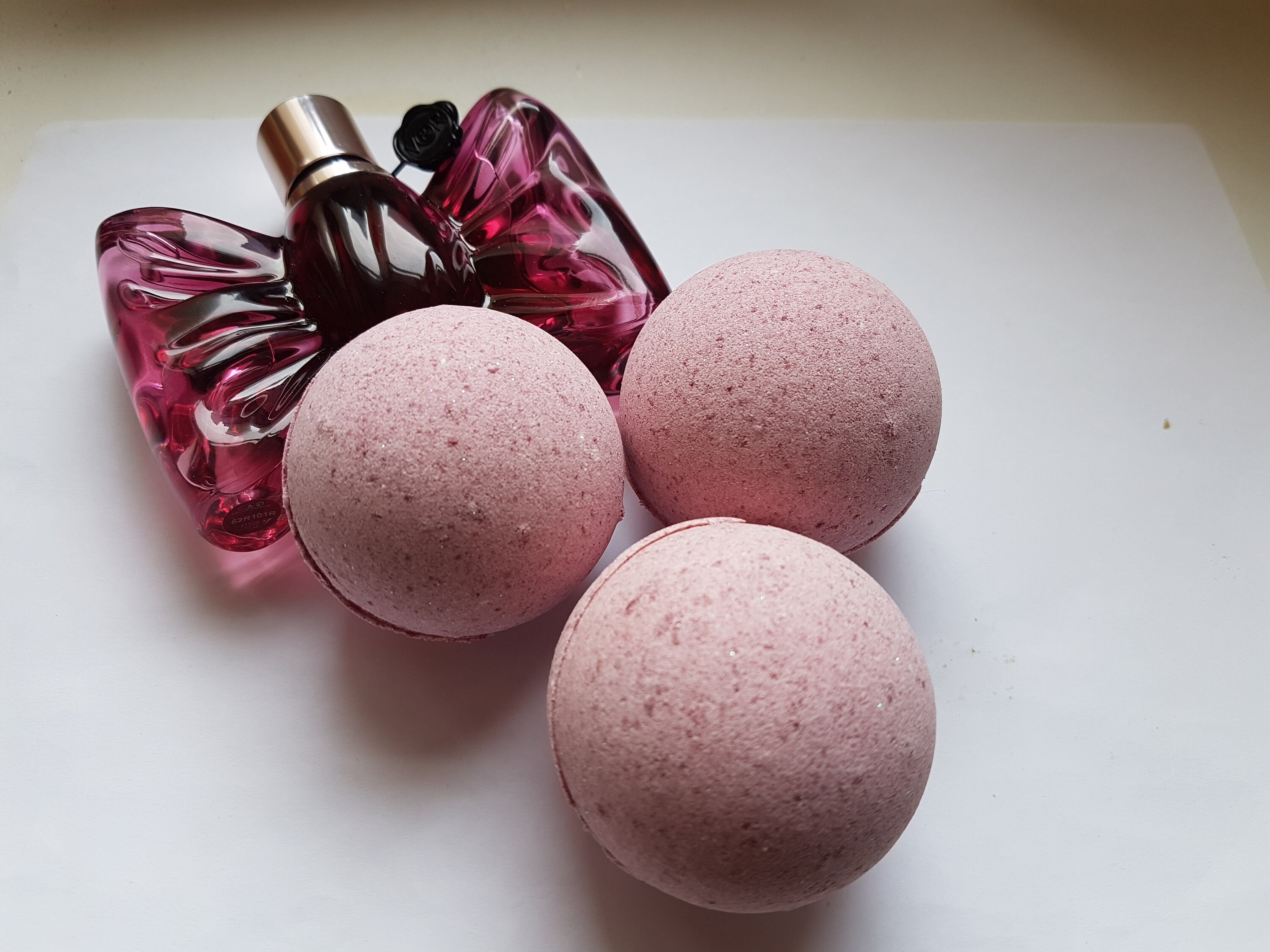 8 different perfume inspired Bath bombs UK Bath bombs Gift | Etsy