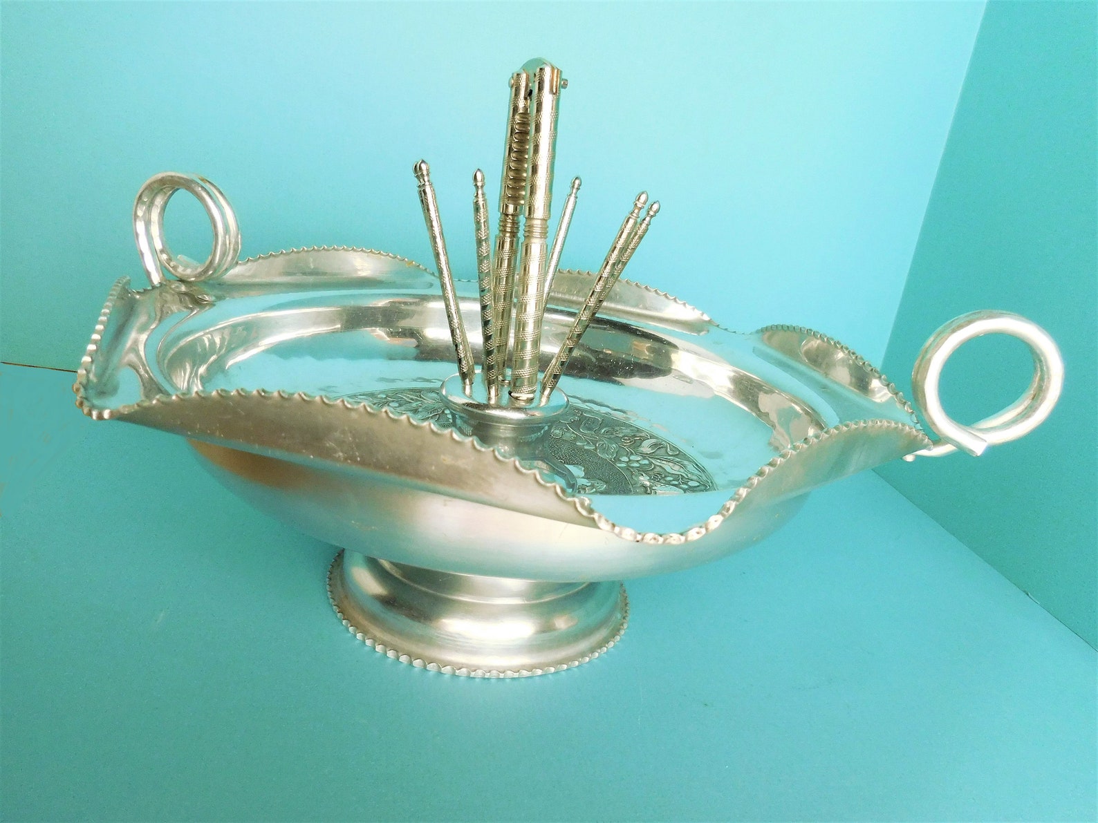 Mid Century Nut Dish Aluminum Hand Hammered Deco Dishes Etsy mid-century-nut-dish-aluminum-hand-hammered-deco-dishes-etsy