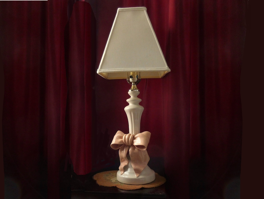 Betlar Pink Bow Table Lamp, Ceramic Lamp With Bow, Vtg Boudoir Table ...