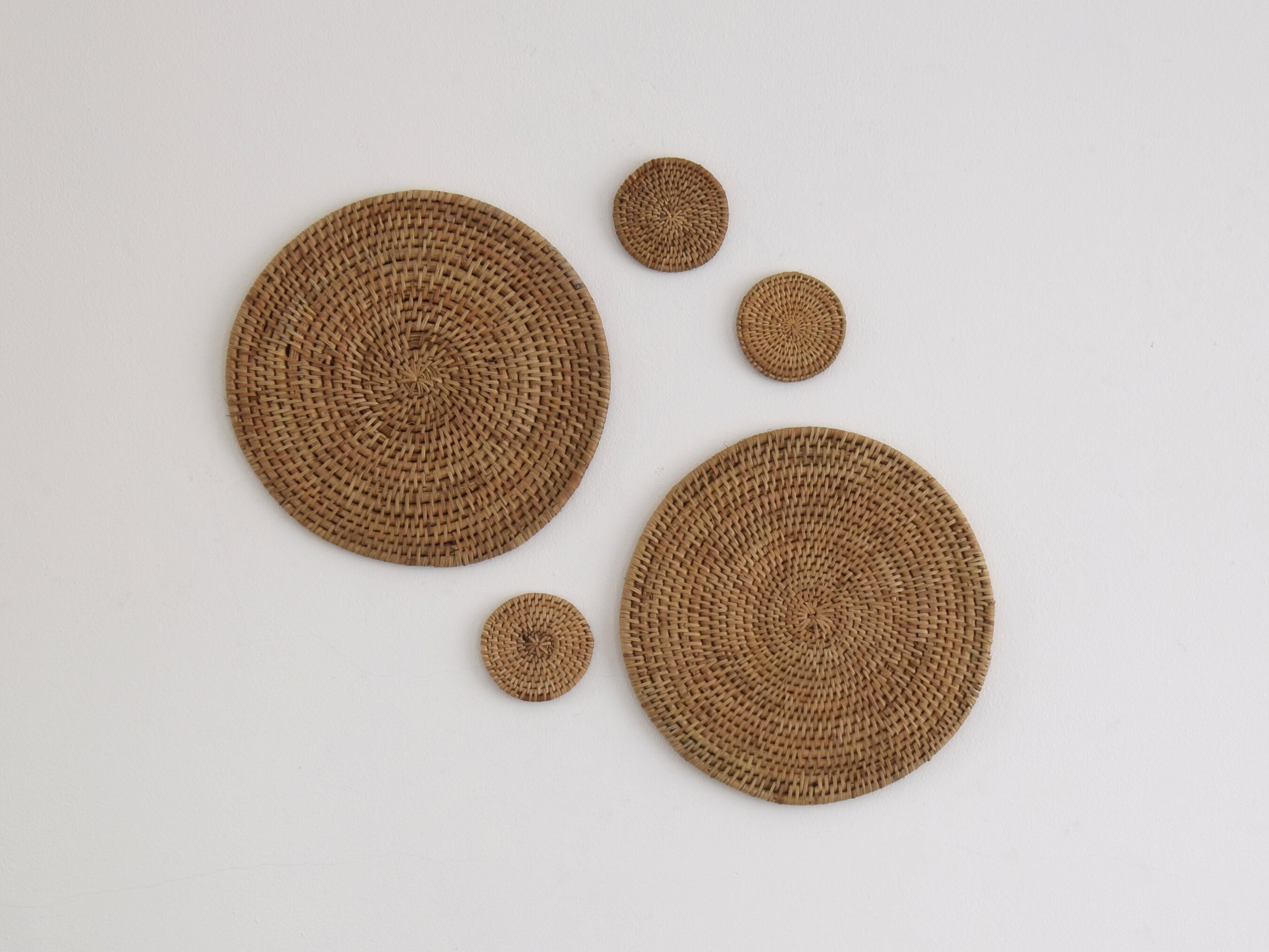 DARK CIRCLES Set of 5 Woven Rattan Wall Decor Basket | Etsy