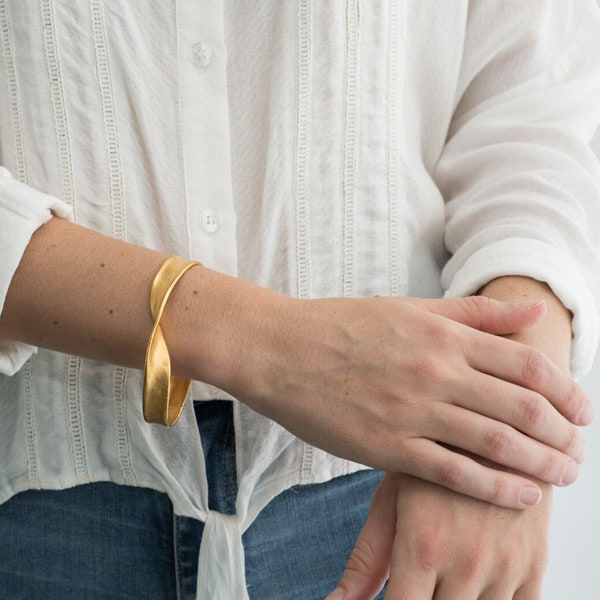 Mobius Bangle - Etsy