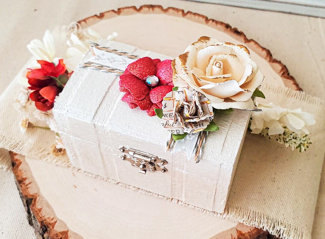 Floral Ring Bearer Box: Ivory Shimmer, Engraved Hearts - Etsy