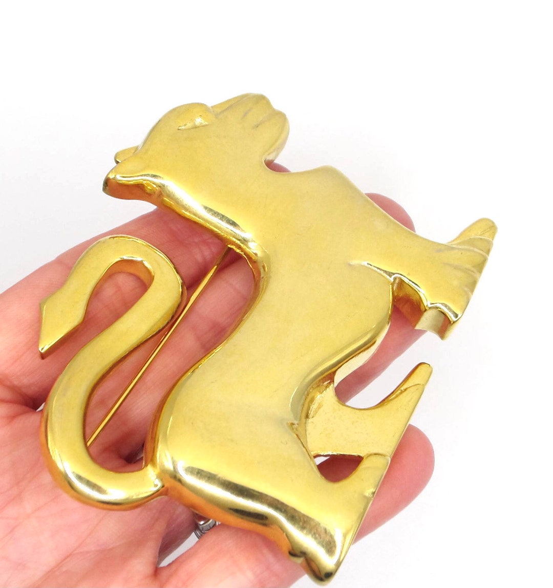 Énorme épingle à lion mythique Griffin C signée en ton doré 49 g de ...