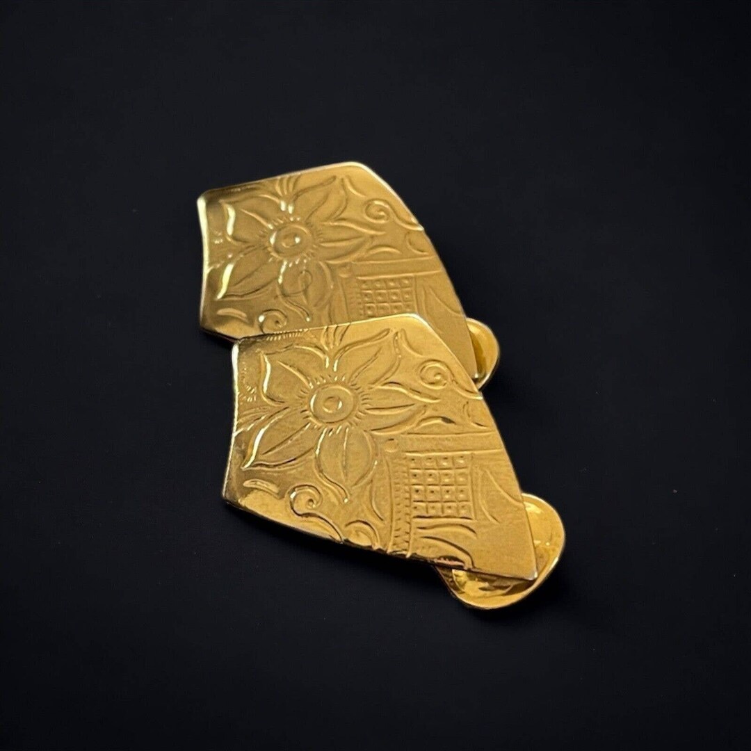 Vintage Gold Tone Geometric Engraved Floral Abstract Shield Clip on ...