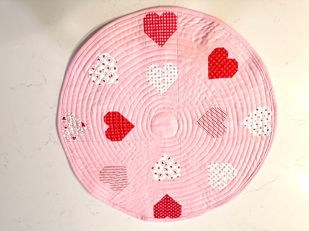Valentine Heart Table Topper, Valentine’s Day Round Table Topper - Etsy